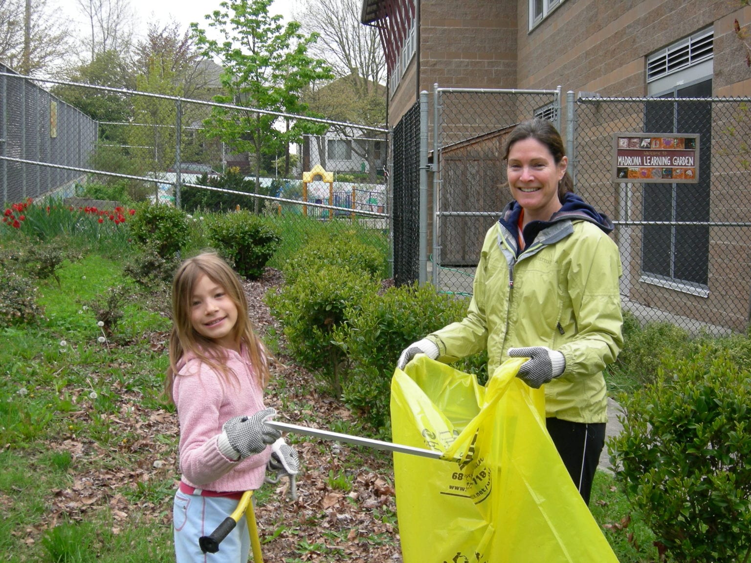 How to Safely Help Remove Litter from Streets And Sidewalks - At Your ...
